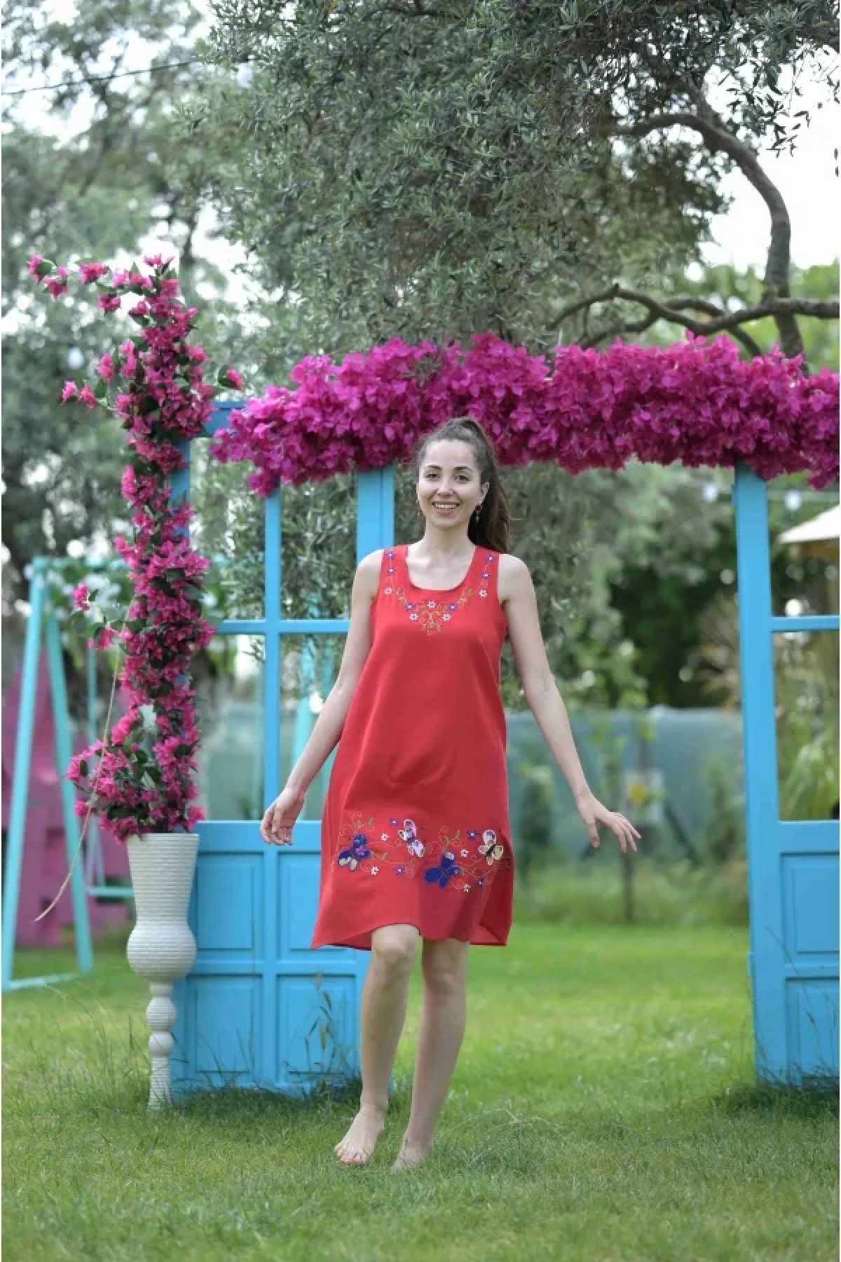 ZEYNEP KELEBEKLİ KOLSUZ KISA ELBİSE - KIRMIZI